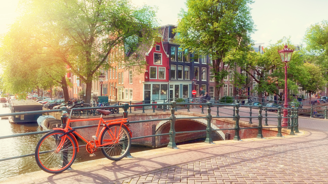 Your First Bike Ride in Amsterdam: What Every Tourist Should Know ...