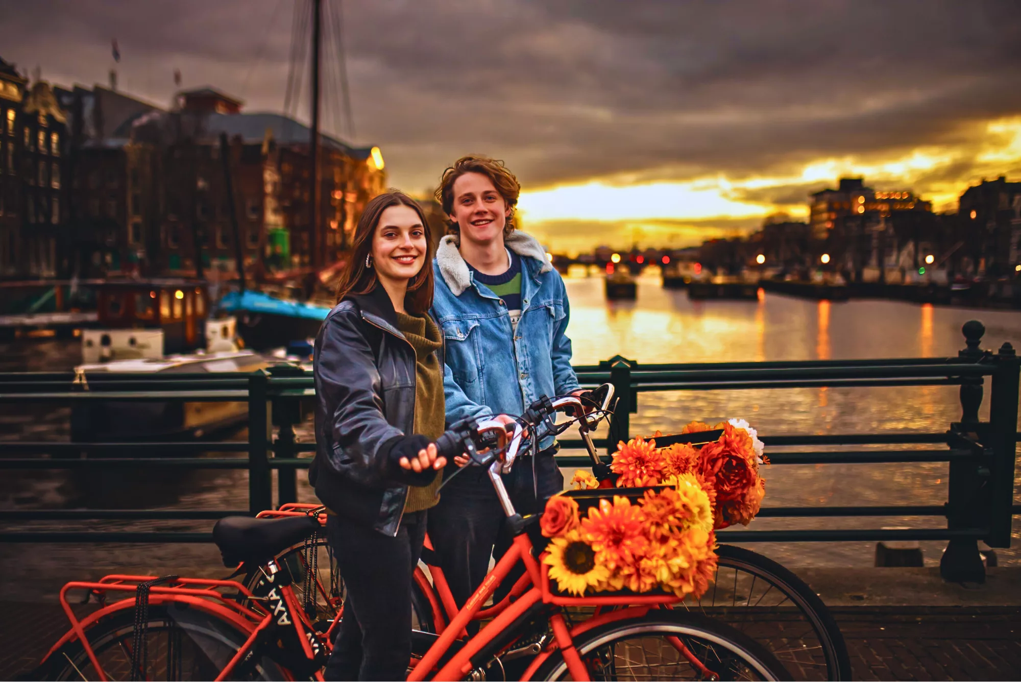 Amsterdam Evening Top Highlights City Bike Tour - Flagship Bike Tours